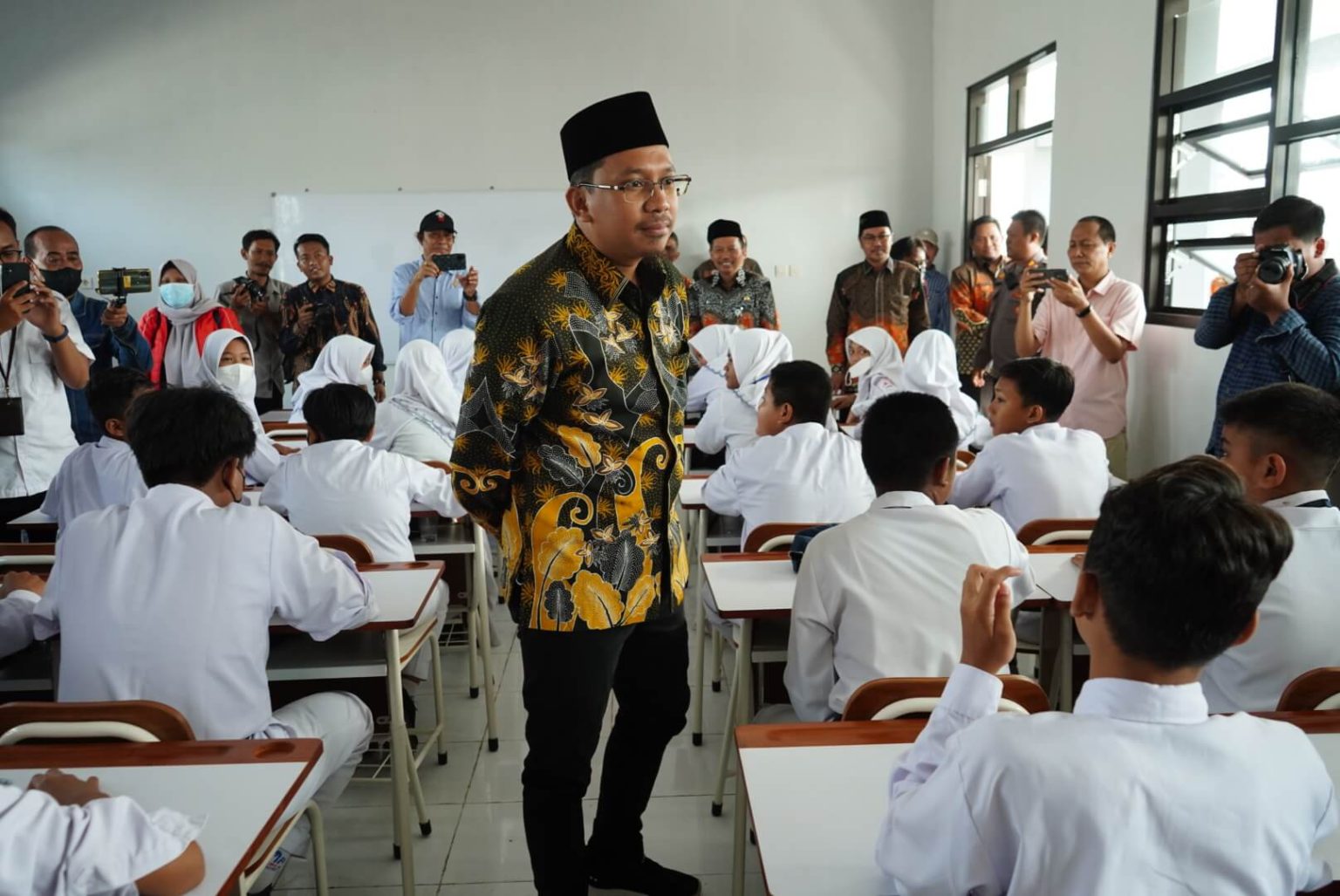 SMPN 2 Tulangan Diresmikan, Siswa Langsung Tempati Kelas Baru – MEMOX.co.id